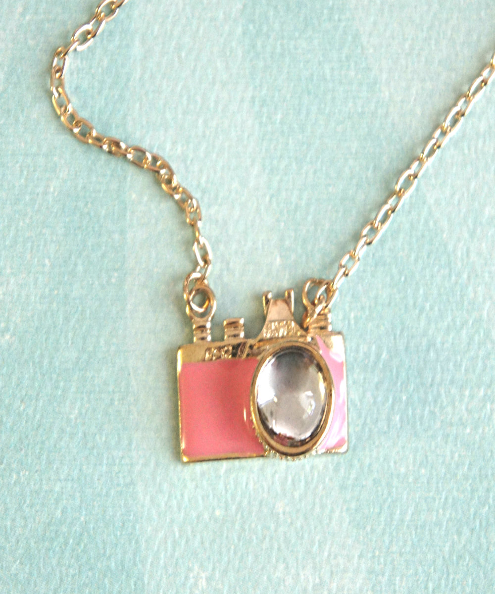Pink Camera Necklace on Luulla